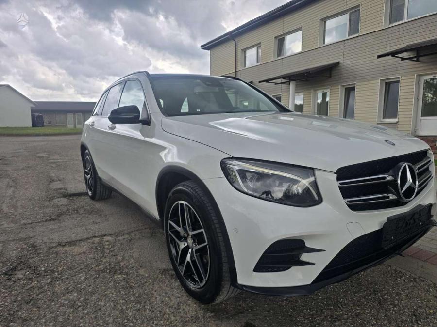 White Mercedes-Benz GLC 250 2017 in Vilnius, with an engine capacity of 0.00 L and mileage of 290 thousand km for 16300 €, photo 10 on AUTOMOTO.COM.LV