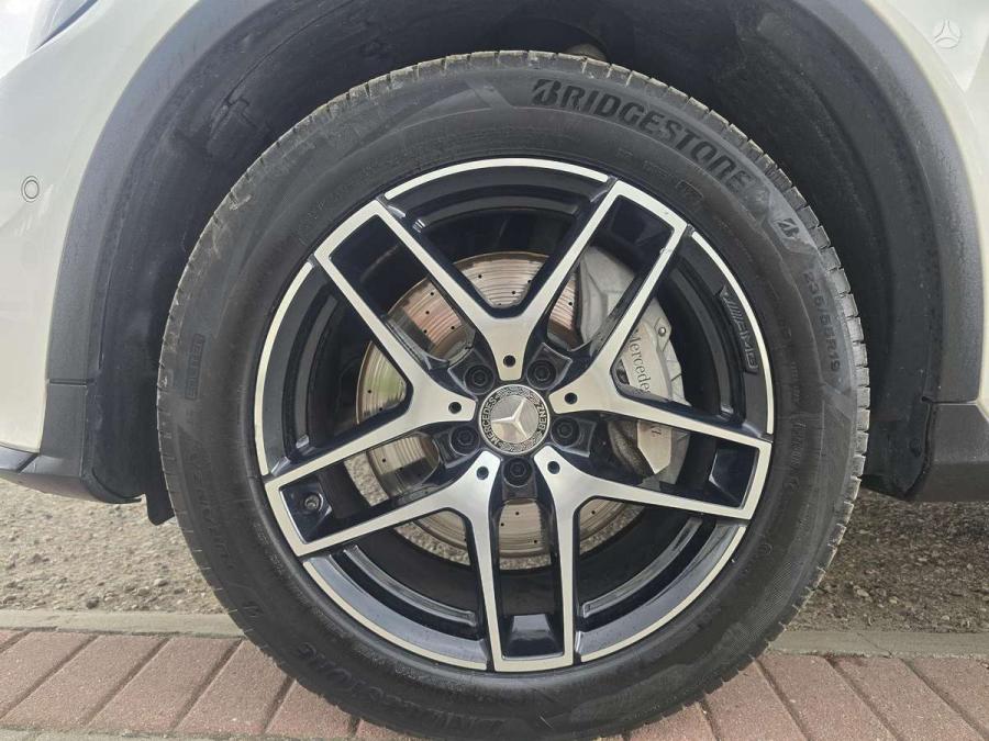 White Mercedes-Benz GLC 250 2017 in Vilnius, with an engine capacity of 0.00 L and mileage of 290 thousand km for 16300 €, photo 13 on AUTOMOTO.COM.LV