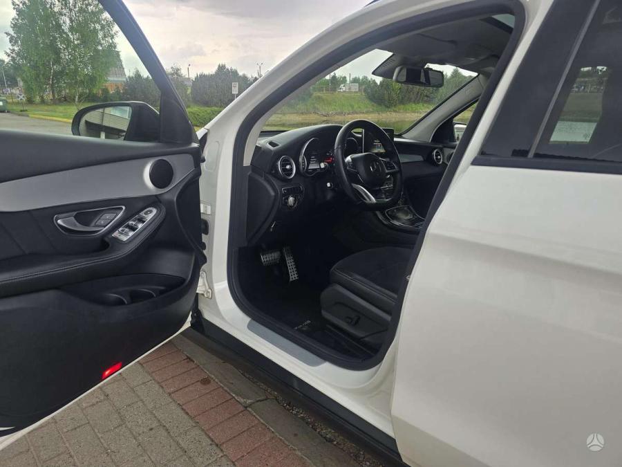 White Mercedes-Benz GLC 250 2017 in Vilnius, with an engine capacity of 0.00 L and mileage of 290 thousand km for 16300 €, photo 14 on AUTOMOTO.COM.LV