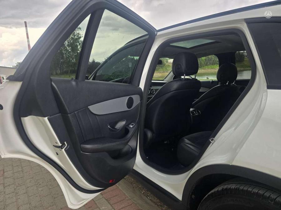 White Mercedes-Benz GLC 250 2017 in Vilnius, with an engine capacity of 0.00 L and mileage of 290 thousand km for 16300 €, photo 16 on AUTOMOTO.COM.LV