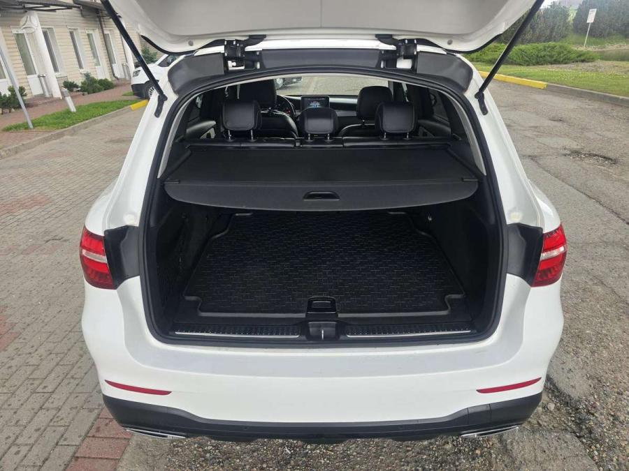 White Mercedes-Benz GLC 250 2017 in Vilnius, with an engine capacity of 0.00 L and mileage of 290 thousand km for 16300 €, photo 17 on AUTOMOTO.COM.LV