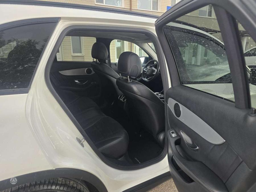White Mercedes-Benz GLC 250 2017 in Vilnius, with an engine capacity of 0.00 L and mileage of 290 thousand km for 16300 €, photo 19 on AUTOMOTO.COM.LV