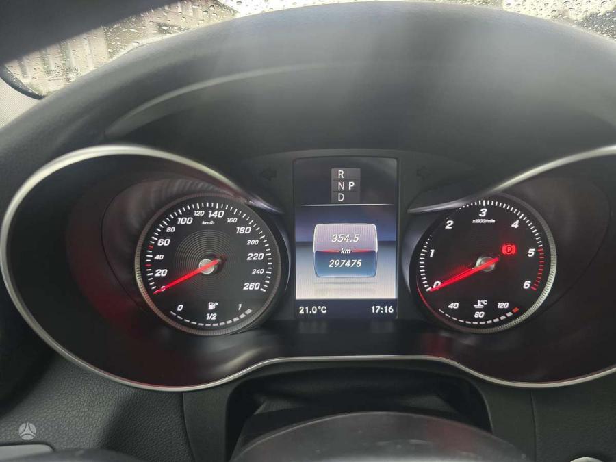 White Mercedes-Benz GLC 250 2017 in Vilnius, with an engine capacity of 0.00 L and mileage of 290 thousand km for 16300 €, photo 25 on AUTOMOTO.COM.LV
