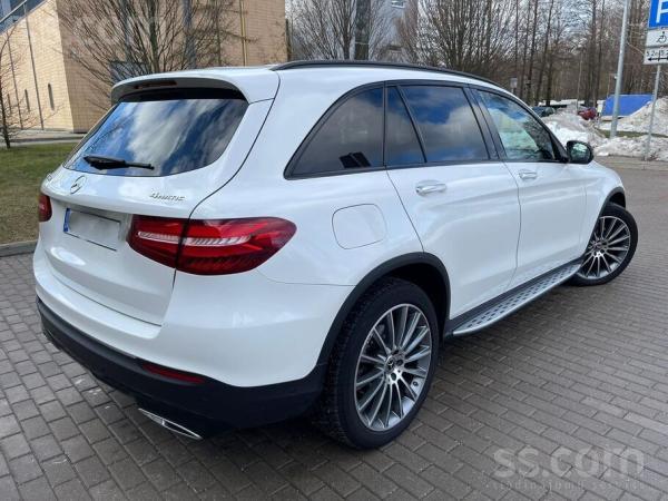 White Mercedes-Benz GLC 250 2018 in Riga, with an engine capacity of 2.20 L and mileage of 230 thousand km for 23900 €, photo 2 on AUTOMOTO.COM.LV