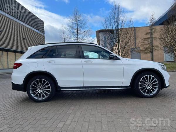 White Mercedes-Benz GLC 250 2018 in Riga, with an engine capacity of 2.20 L and mileage of 230 thousand km for 23900 €, photo 8 on AUTOMOTO.COM.LV
