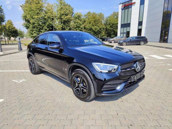Melns Mercedes-Benz GLC 300 2021 Kauņa, ar dzinēja tilpumu 2.00 L un nobraukumu 141 tūkst. km par 36700 €, foto 1 vietnē AUTOMOTO.COM.LV