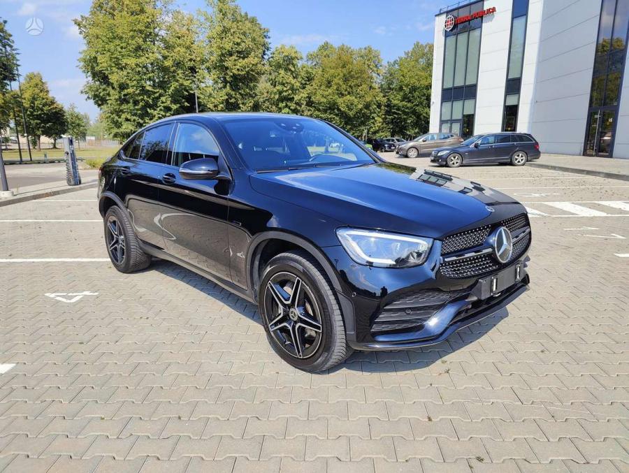 Melns Mercedes-Benz GLC 300 2021 Kauņa, ar dzinēja tilpumu 2.00 L un nobraukumu 141 tūkst. km par 36700 €, foto 1 vietnē AUTOMOTO.COM.LV