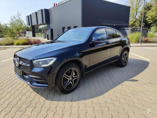 Melns Mercedes-Benz GLC 300 2021 Kauņa, ar dzinēja tilpumu 2.00 L un nobraukumu 141 tūkst. km par 36700 €, foto 3 vietnē AUTOMOTO.COM.LV