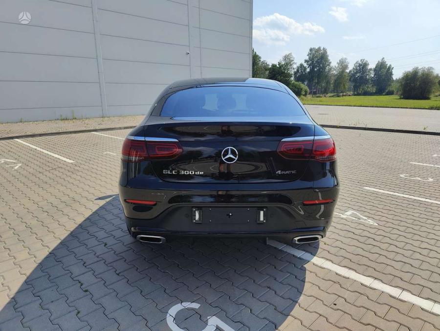 Melns Mercedes-Benz GLC 300 2021 Kauņa, ar dzinēja tilpumu 2.00 L un nobraukumu 141 tūkst. km par 36700 €, foto 6 vietnē AUTOMOTO.COM.LV