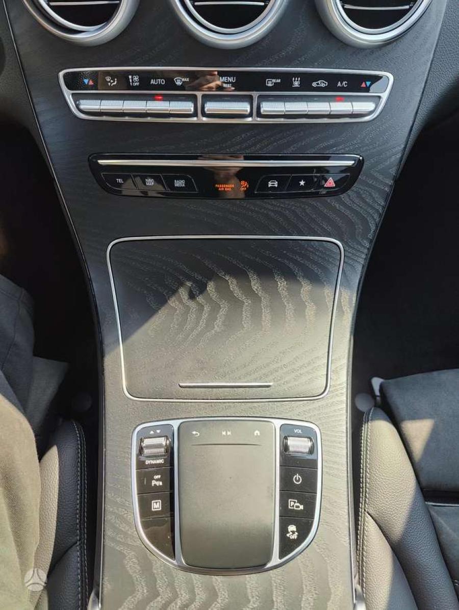 Melns Mercedes-Benz GLC 300 2021 Kauņa, ar dzinēja tilpumu 2.00 L un nobraukumu 141 tūkst. km par 36700 €, foto 13 vietnē AUTOMOTO.COM.LV
