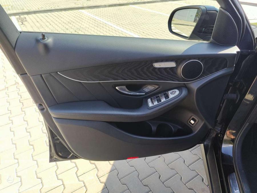 Melns Mercedes-Benz GLC 300 2021 Kauņa, ar dzinēja tilpumu 2.00 L un nobraukumu 141 tūkst. km par 36700 €, foto 15 vietnē AUTOMOTO.COM.LV