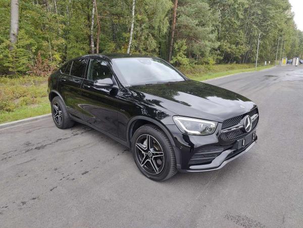 Melns Mercedes-Benz GLC 300 2021 Kauņa, ar dzinēja tilpumu 2.00 L un nobraukumu 140 tūkst. km par 32999 €, foto 1 vietnē AUTOMOTO.COM.LV