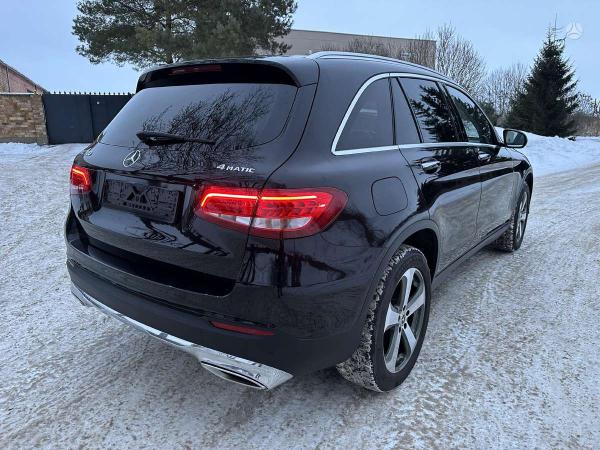 Black Mercedes-Benz GLC 300 2016 in Siauliai, with an engine capacity of 1.99 L and mileage of 68 thousand km for 19499 €, photo 7 on AUTOMOTO.COM.LV