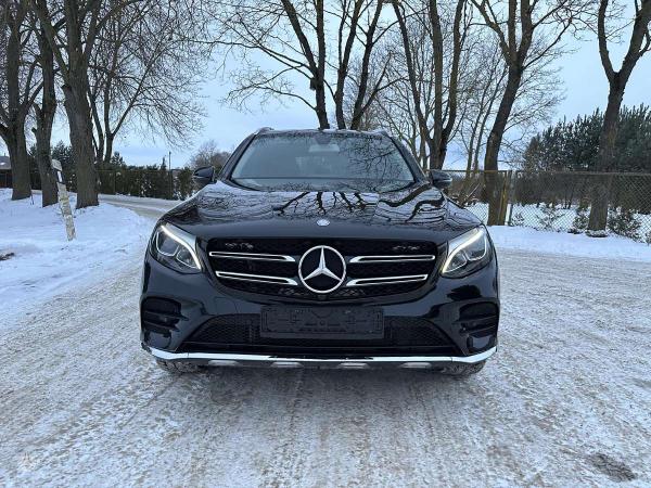 Black Mercedes-Benz GLC 300 2016 in Siauliai, with an engine capacity of 1.99 L and mileage of 68 thousand km for 19499 €, photo 9 on AUTOMOTO.COM.LV
