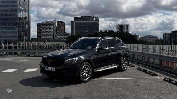 Мерседес GLC 300 2016 в Вильнюс на AUTOMOTO.COM.LV Черный Мерседес GLC 300 2016 в Вильнюс, объемом двигателя 1.99 л и пробегом 196 тыс. км за 19800 €, фото 1 на AUTOMOTO.COM.LV
