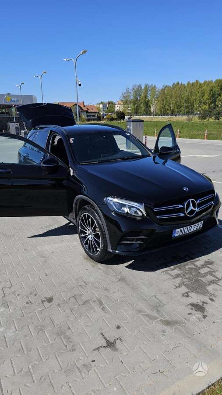 Melns Mercedes-Benz GLC 300 2018 Palanga, ar dzinēja tilpumu 1.99 L un nobraukumu 230 tūkst. km par 18000 €, foto 1 vietnē AUTOMOTO.COM.LV