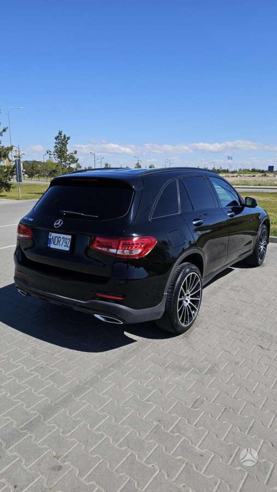 Melns Mercedes-Benz GLC 300 2018 Palanga, ar dzinēja tilpumu 1.99 L un nobraukumu 230 tūkst. km par 18000 €, foto 3 vietnē AUTOMOTO.COM.LV