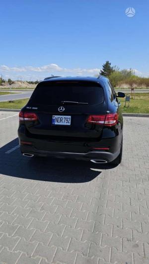 Melns Mercedes-Benz GLC 300 2018 Palanga, ar dzinēja tilpumu 1.99 L un nobraukumu 230 tūkst. km par 18000 €, foto 5 vietnē AUTOMOTO.COM.LV