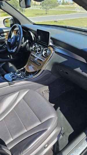 Melns Mercedes-Benz GLC 300 2018 Palanga, ar dzinēja tilpumu 1.99 L un nobraukumu 230 tūkst. km par 18000 €, foto 8 vietnē AUTOMOTO.COM.LV