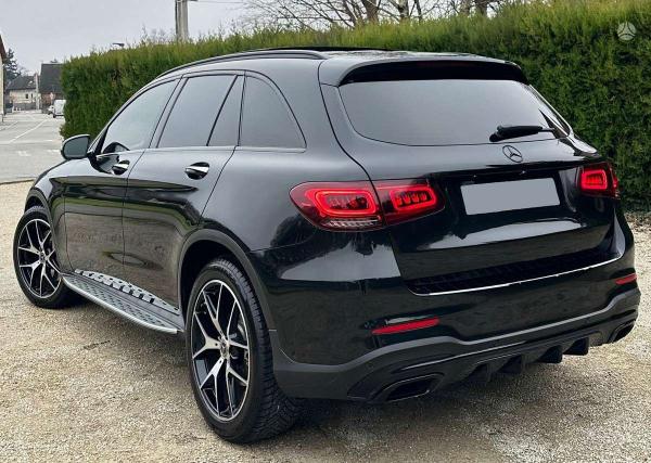 Melns Mercedes-Benz GLC 300 2019 Kauņa, ar dzinēja tilpumu 2.00 L un nobraukumu 245 tūkst. km par 26500 €, foto 2 vietnē AUTOMOTO.COM.LV
