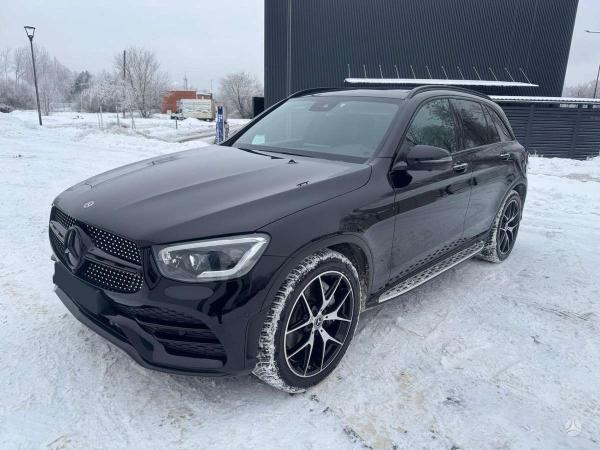 Melns Mercedes-Benz GLC 300 2019 Kauņa, ar dzinēja tilpumu 2.00 L un nobraukumu 246 tūkst. km par 26500 €, foto 1 vietnē AUTOMOTO.COM.LV