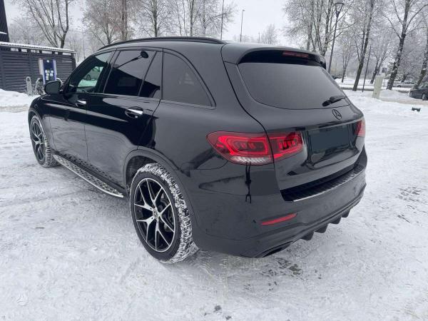 Melns Mercedes-Benz GLC 300 2019 Kauņa, ar dzinēja tilpumu 2.00 L un nobraukumu 246 tūkst. km par 26500 €, foto 2 vietnē AUTOMOTO.COM.LV