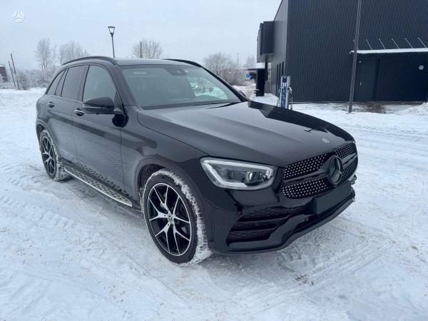 Melns Mercedes-Benz GLC 300 2019 Kauņa, ar dzinēja tilpumu 2.00 L un nobraukumu 246 tūkst. km par 26500 €, foto 3 vietnē AUTOMOTO.COM.LV