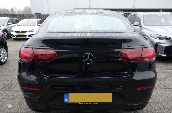 Black Mercedes-Benz GLC 300 2019 in Prienai, with an engine capacity of 1.99 L and mileage of 203 thousand km for 22500 €, photo 6 on AUTOMOTO.COM.LV