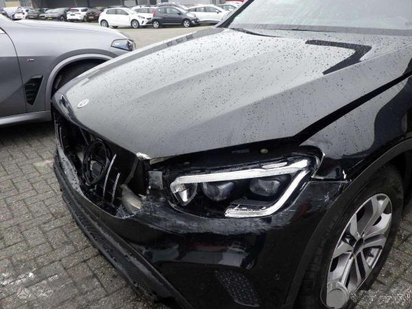 Black Mercedes-Benz GLC 300 2019 in Prienai, with an engine capacity of 1.99 L and mileage of 203 thousand km for 22500 €, photo 8 on AUTOMOTO.COM.LV