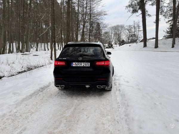 Melns Mercedes-Benz GLC 300 2019 Druskininkai, ar dzinēja tilpumu 2.00 L un nobraukumu 136 tūkst. km par 20000 €, foto 1 vietnē AUTOMOTO.COM.LV