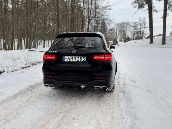 Melns Mercedes-Benz GLC 300 2019 Druskininkai, ar dzinēja tilpumu 2.00 L un nobraukumu 136 tūkst. km par 20000 €, foto 2 vietnē AUTOMOTO.COM.LV