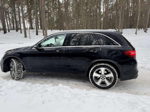 Melns Mercedes-Benz GLC 300 2019 Druskininkai, ar dzinēja tilpumu 2.00 L un nobraukumu 136 tūkst. km par 20000 €, foto 3 vietnē AUTOMOTO.COM.LV