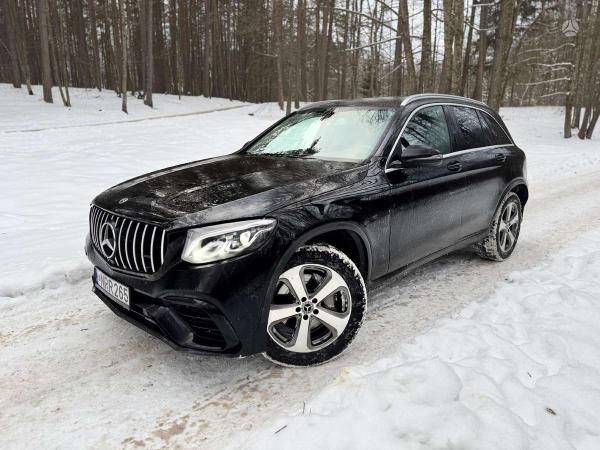 Melns Mercedes-Benz GLC 300 2019 Druskininkai, ar dzinēja tilpumu 2.00 L un nobraukumu 136 tūkst. km par 20000 €, foto 4 vietnē AUTOMOTO.COM.LV
