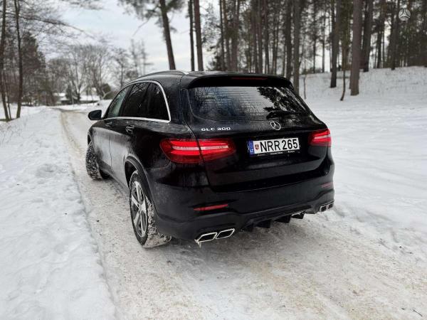 Melns Mercedes-Benz GLC 300 2019 Druskininkai, ar dzinēja tilpumu 2.00 L un nobraukumu 136 tūkst. km par 20000 €, foto 5 vietnē AUTOMOTO.COM.LV