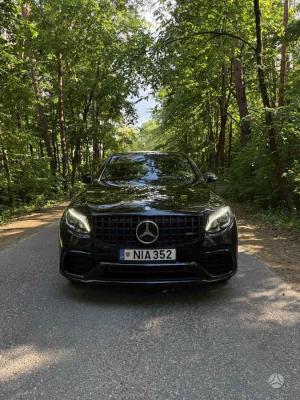 Черный Мерседес GLC 300 2019 в Вильнюс, объемом двигателя 1.99 л и пробегом 61 тыс. км за 34888 €, фото 3 на AUTOMOTO.COM.LV