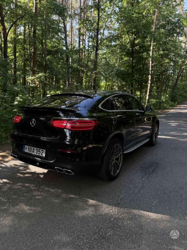 Black Mercedes-Benz GLC 300 2019 in Vilnius, with an engine capacity of 1.99 L and mileage of 61 thousand km for 34888 €, photo 7 on AUTOMOTO.COM.LV