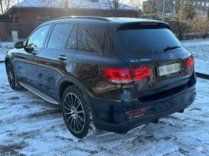 Black Mercedes-Benz GLC 300 2020 in Taurage, with an engine capacity of 1.95 L and mileage of 414 thousand km for 21900 €, photo 2 on AUTOMOTO.COM.LV