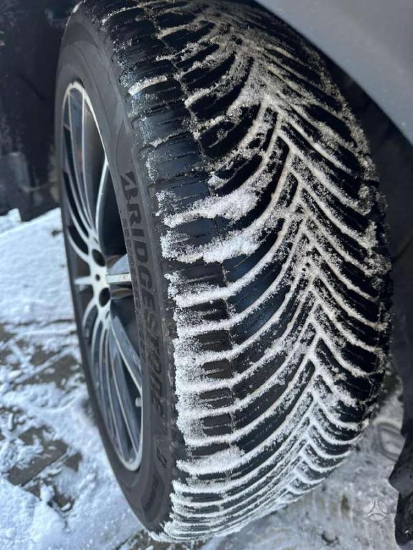 Black Mercedes-Benz GLC 300 2020 in Taurage, with an engine capacity of 1.95 L and mileage of 414 thousand km for 21900 €, photo 5 on AUTOMOTO.COM.LV