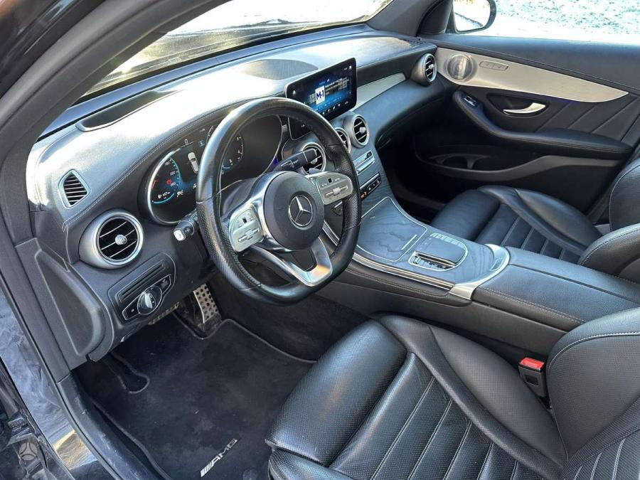 Black Mercedes-Benz GLC 300 2020 in Taurage, with an engine capacity of 1.95 L and mileage of 414 thousand km for 21900 €, photo 16 on AUTOMOTO.COM.LV