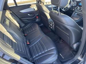 Black Mercedes-Benz GLC 300 2020 in Taurage, with an engine capacity of 1.95 L and mileage of 414 thousand km for 21900 €, photo 20 on AUTOMOTO.COM.LV
