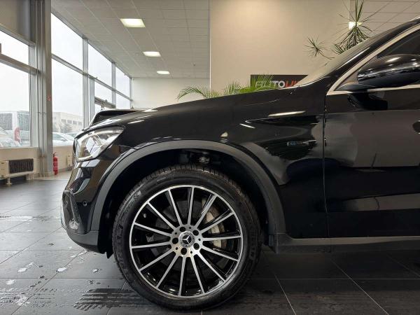 Melns Mercedes-Benz GLC 300 2020 Viļņa, ar dzinēja tilpumu 2.00 L un nobraukumu 156 tūkst. km par 30989 €, foto 10 vietnē AUTOMOTO.COM.LV