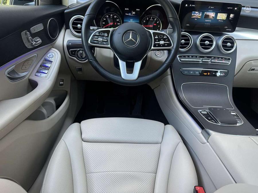 Melns Mercedes-Benz GLC 300 2020 Šauļi, ar dzinēja tilpumu 2.00 L un nobraukumu 105 tūkst. km par 27000 €, foto 5 vietnē AUTOMOTO.COM.LV