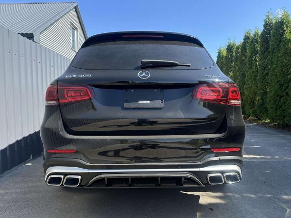 Melns Mercedes-Benz GLC 300 2020 Šauļi, ar dzinēja tilpumu 2.00 L un nobraukumu 105 tūkst. km par 27000 €, foto 5 vietnē AUTOMOTO.COM.LV