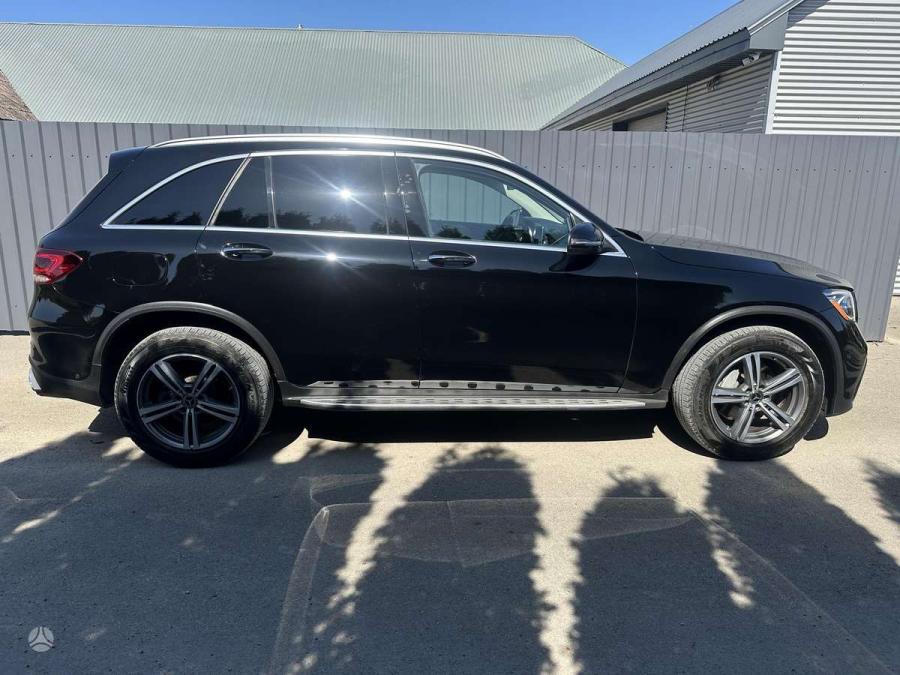 Melns Mercedes-Benz GLC 300 2020 Šauļi, ar dzinēja tilpumu 2.00 L un nobraukumu 105 tūkst. km par 27000 €, foto 11 vietnē AUTOMOTO.COM.LV