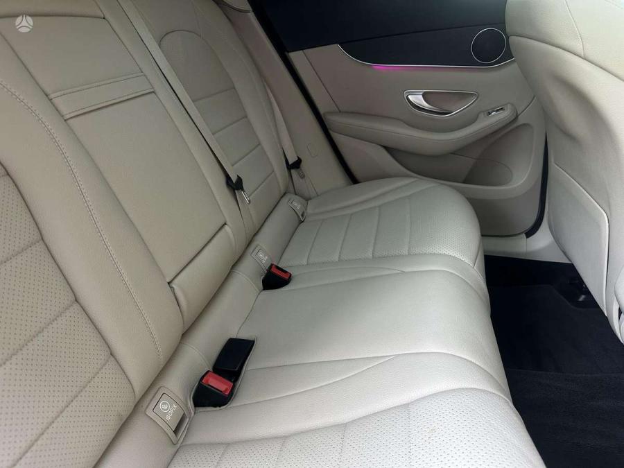 Melns Mercedes-Benz GLC 300 2020 Šauļi, ar dzinēja tilpumu 2.00 L un nobraukumu 105 tūkst. km par 27000 €, foto 16 vietnē AUTOMOTO.COM.LV