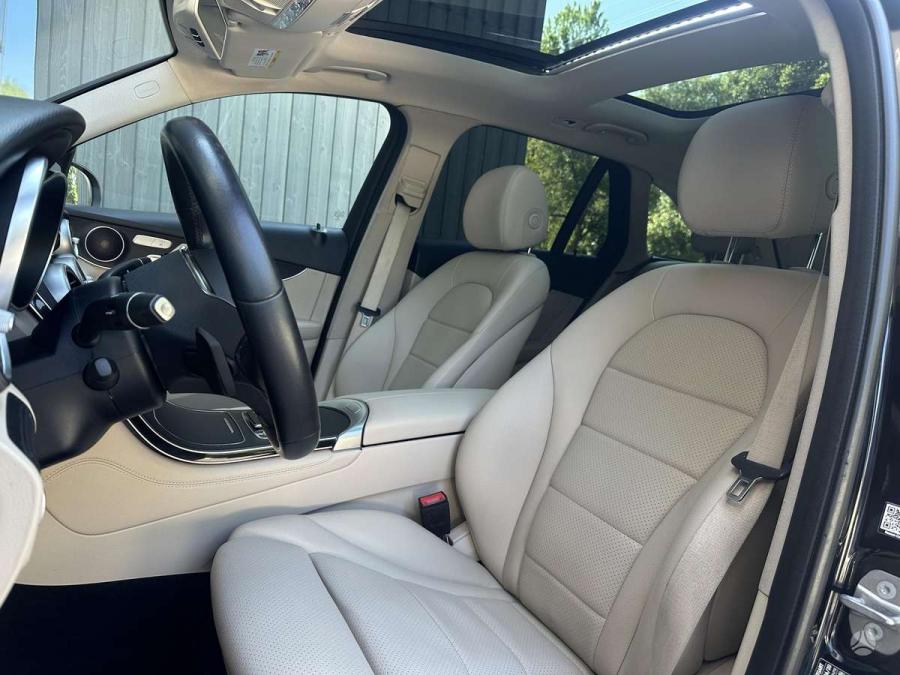 Melns Mercedes-Benz GLC 300 2020 Šauļi, ar dzinēja tilpumu 2.00 L un nobraukumu 105 tūkst. km par 27000 €, foto 18 vietnē AUTOMOTO.COM.LV
