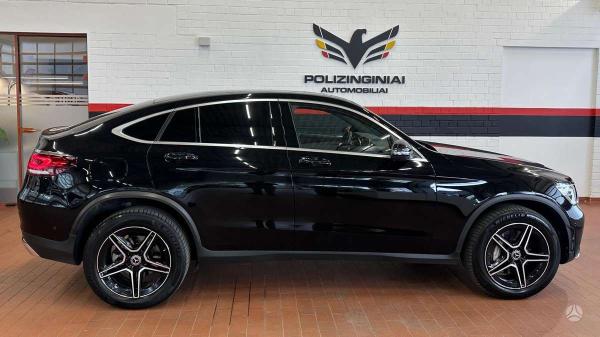Melns Mercedes-Benz GLC 300 2020 Kauņa, ar dzinēja tilpumu 1.95 L un nobraukumu 233 tūkst. km par 29900 €, foto 3 vietnē AUTOMOTO.COM.LV