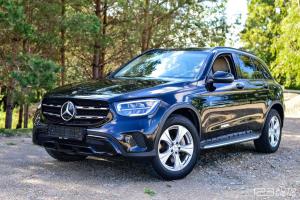 Melns Mercedes-Benz GLC 300 2020 Kretinga, ar dzinēja tilpumu 2.00 L un nobraukumu 102 tūkst. km par 28650 €, foto  vietnē AUTOMOTO.COM.LV