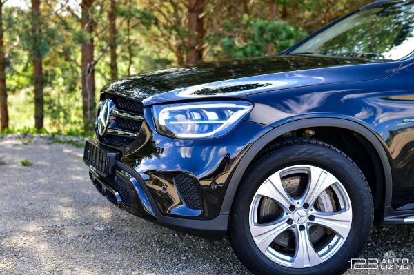 Melns Mercedes-Benz GLC 300 2020 Kretinga, ar dzinēja tilpumu 2.00 L un nobraukumu 102 tūkst. km par 28650 €, foto 3 vietnē AUTOMOTO.COM.LV