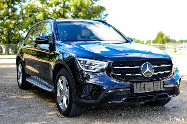 Melns Mercedes-Benz GLC 300 2020 Kretinga, ar dzinēja tilpumu 2.00 L un nobraukumu 102 tūkst. km par 28650 €, foto 7 vietnē AUTOMOTO.COM.LV